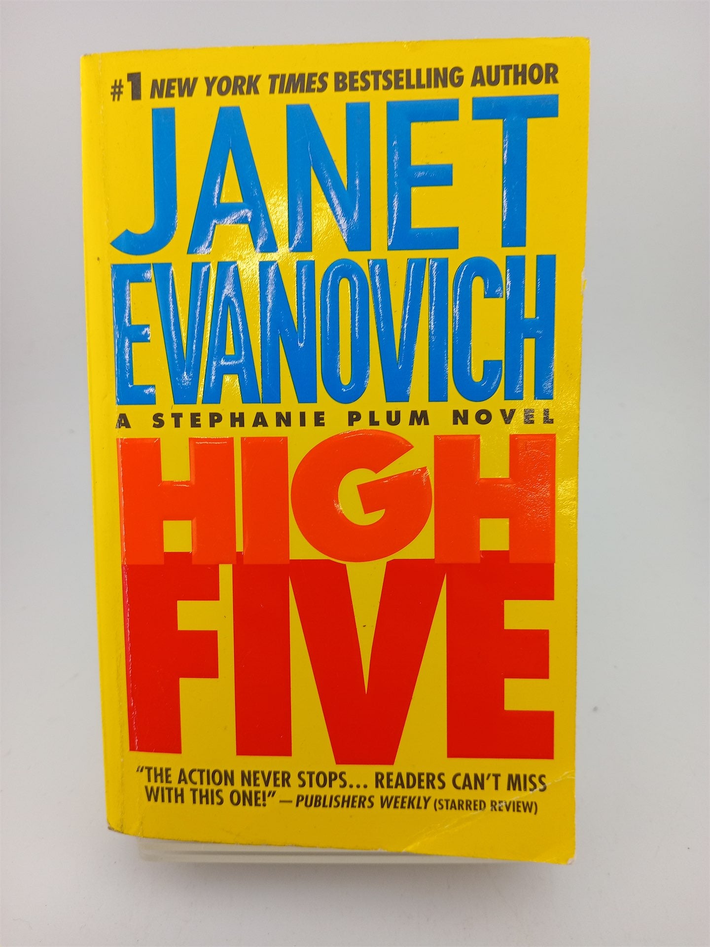 High Five (Stephanie Plum, No. 5) by Janet Evanovich – Book Express